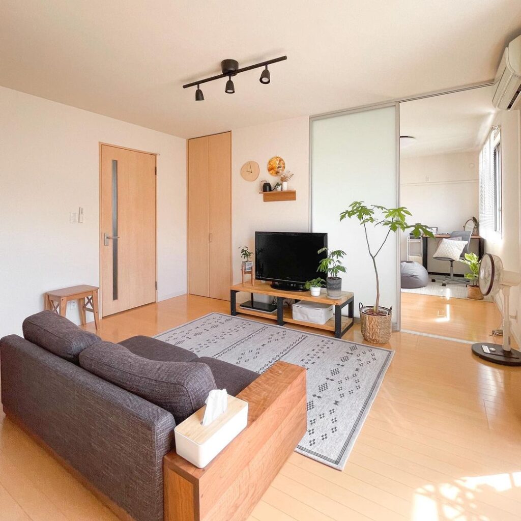 働く一人暮らし女子におすすめな間取り。《2DK》のレイアウト実例 ｜ VACAY（ヴァケイ）